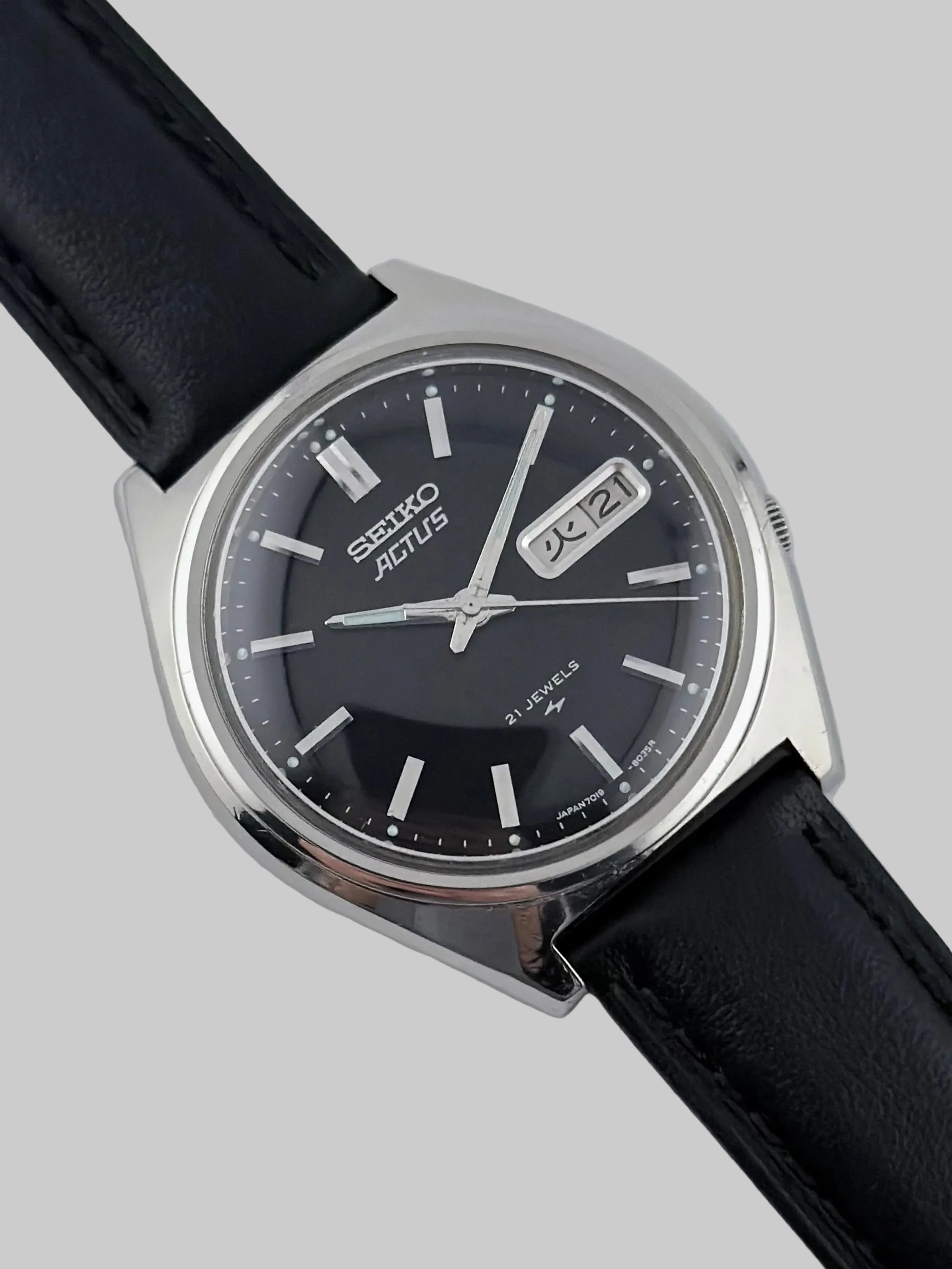 Seiko Actus Japanese Day-Date 7019-8010 – The Wrist Watcher