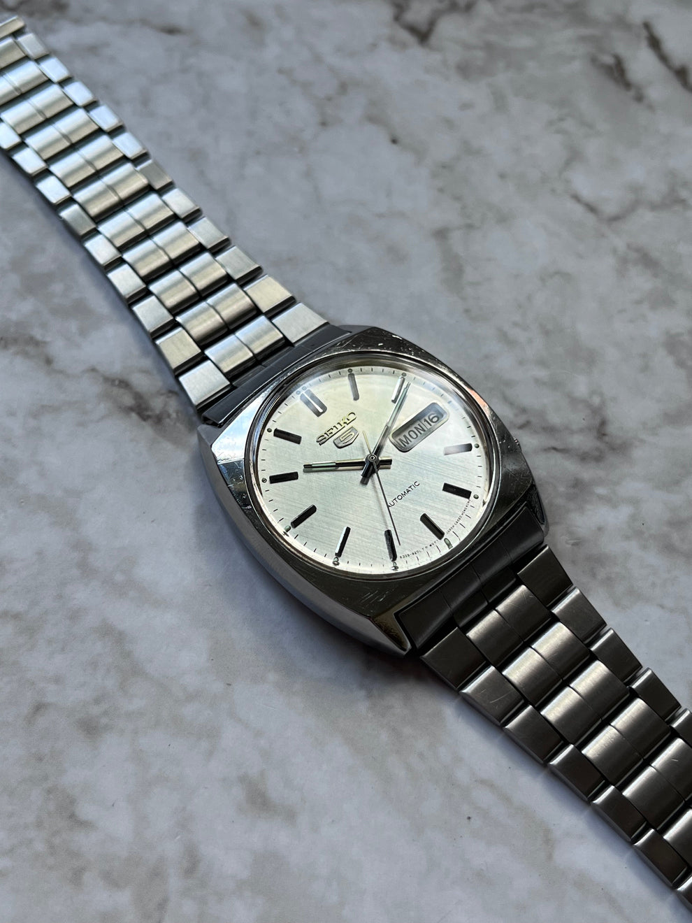 Seiko 5 Automatic Linen Dial 6309-8480 – The Wrist Watcher